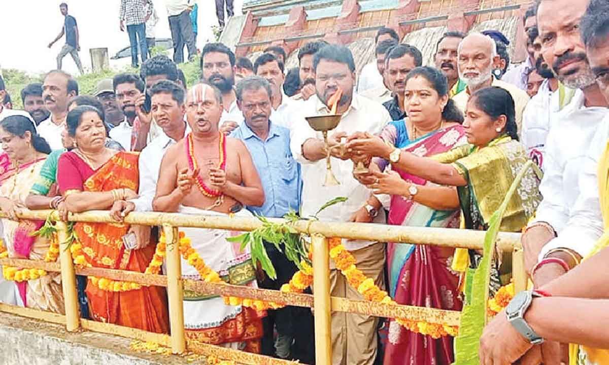 Minister Sandhya Rani releases water from Thotapalli reservoir