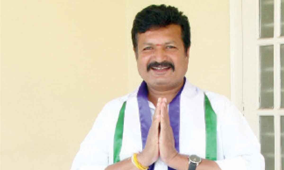 Dwarakanath enjoys strong family background