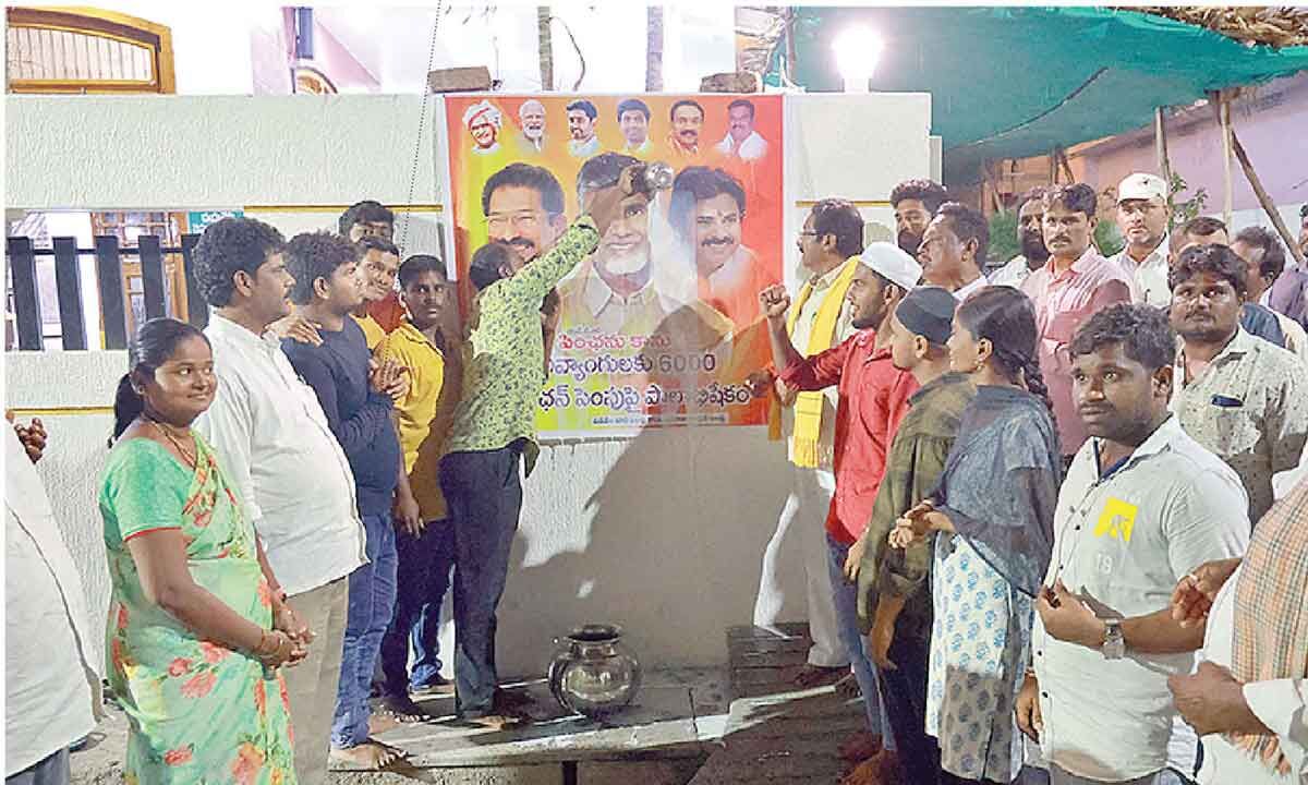Palabhishekam performed to Naidu, Pawan