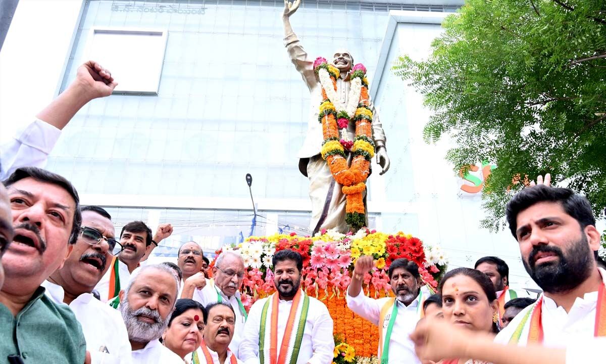Six guarantees inspired by YSR, says Revanth Reddy