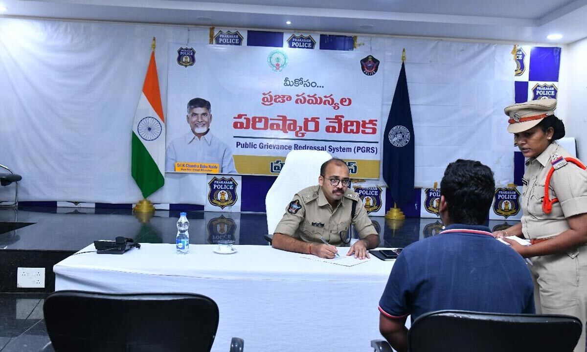 SP Garud Sumit Sunil assures speedy justice to petitioners