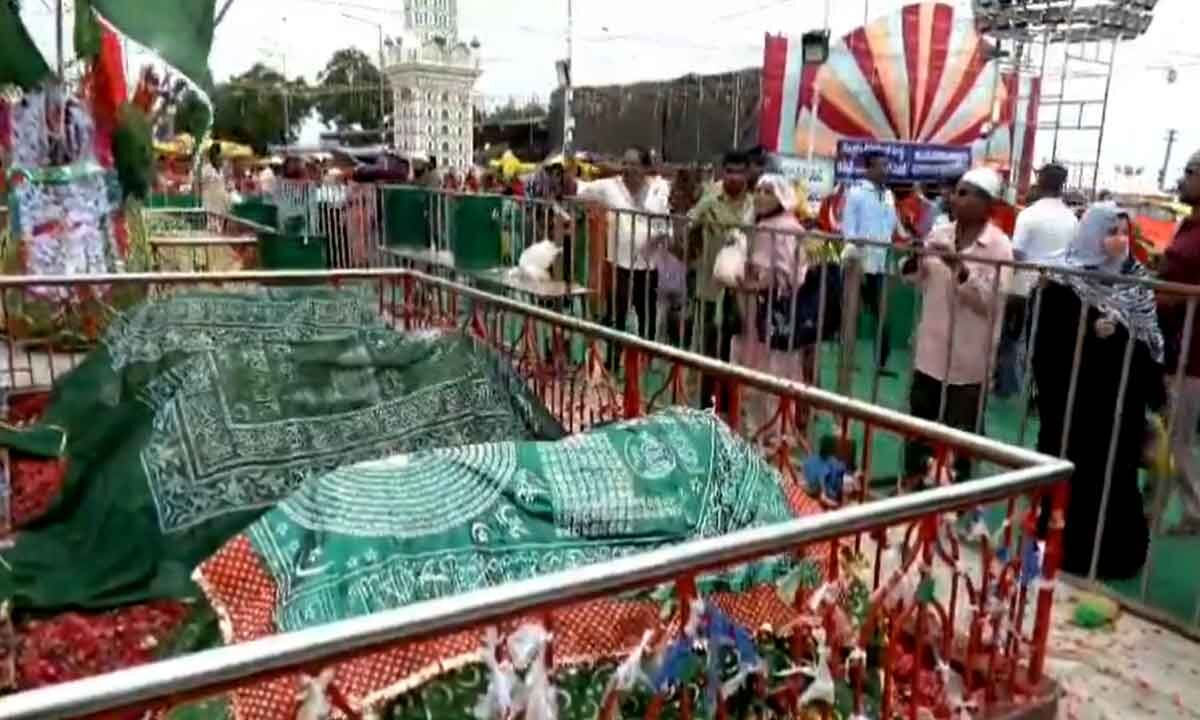 Thousands Gather for Rottela Panduga at Bara Shaheed Dargah in Nellore ...