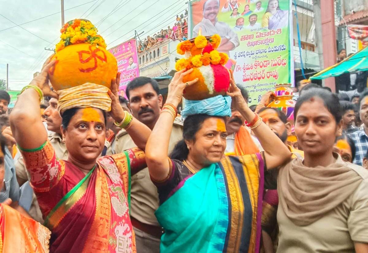 Telangana State Minister Konda Surekha Participates in Biranna Bonams ...