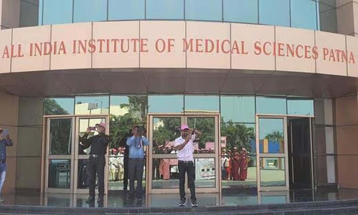 CBI nabs 4 AIIMS students