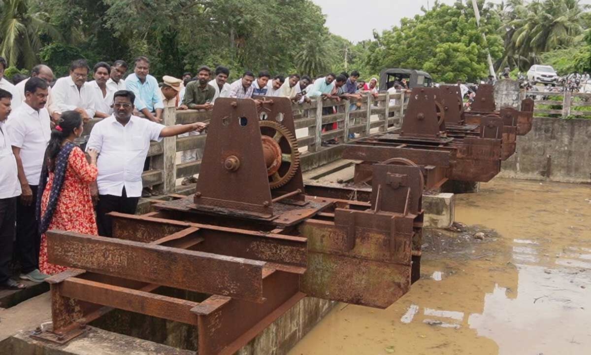MLA inspects Gopailanka outfall sluice amid flood concerns