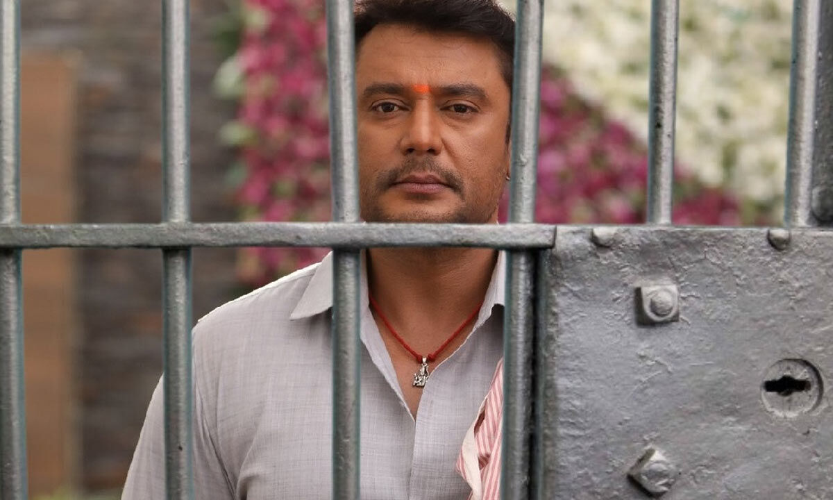 Prison authorities flout rules, allow more visitors to meet Darshan