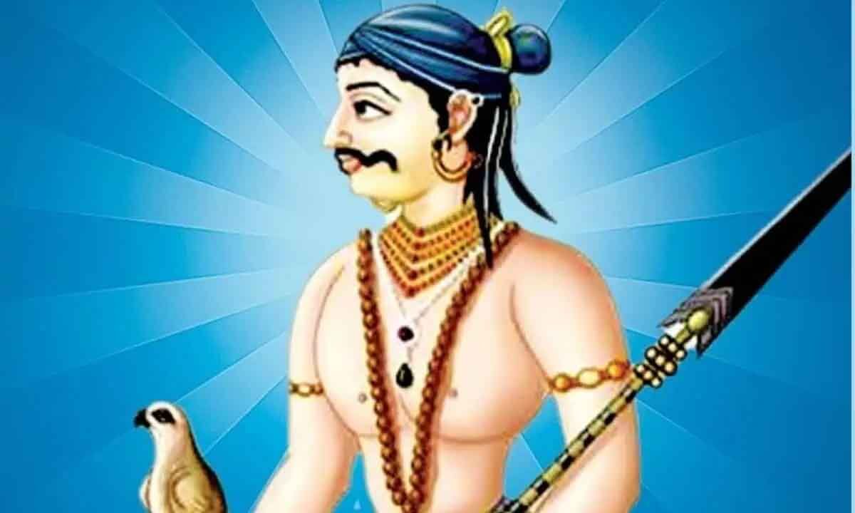 CM Revanth Reddy Honors Telangana Hero Sardar Sarvai Papanna Goud