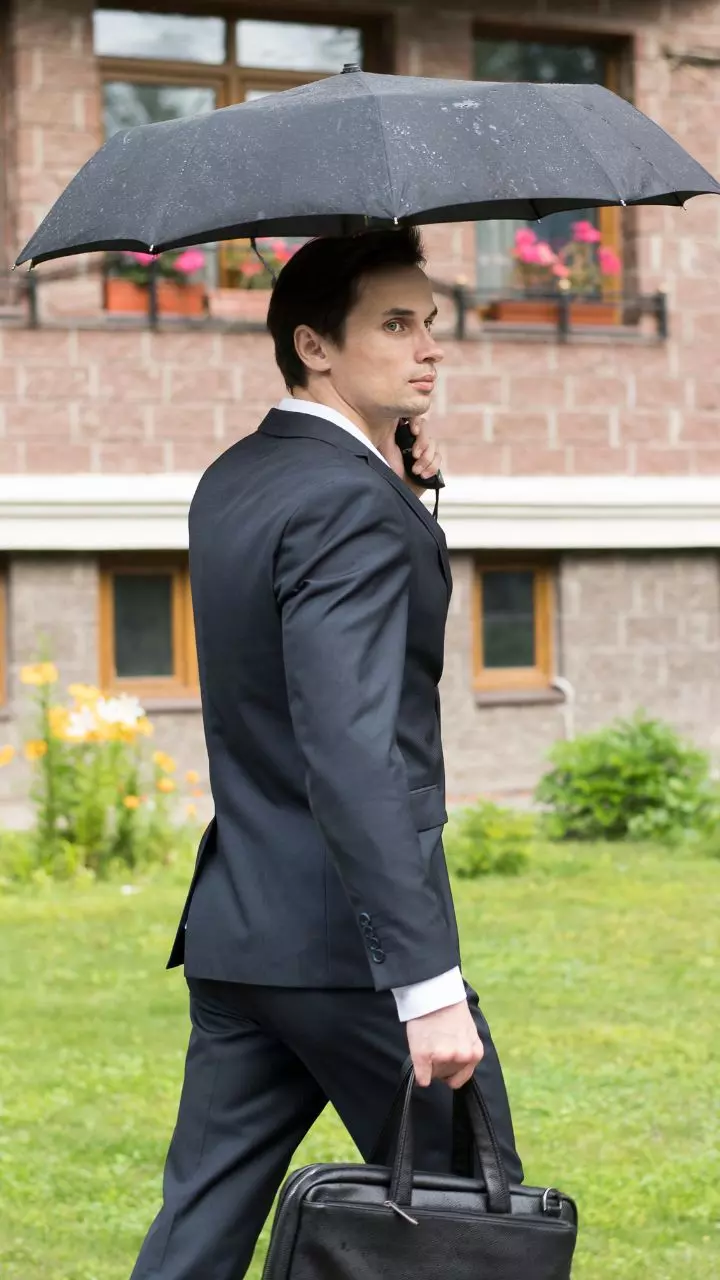 How to Stay Dry and Safe While Going to Work in the Rain