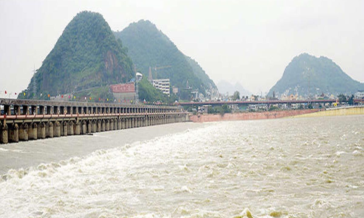 Prakasam barrage gets 3,62,250 cusecs inflows