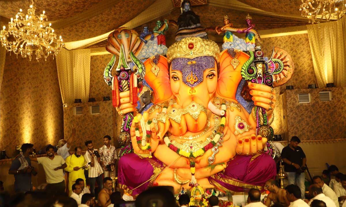 Hyderabad: City Ganesh pandals showcase a blend of tradition with ...