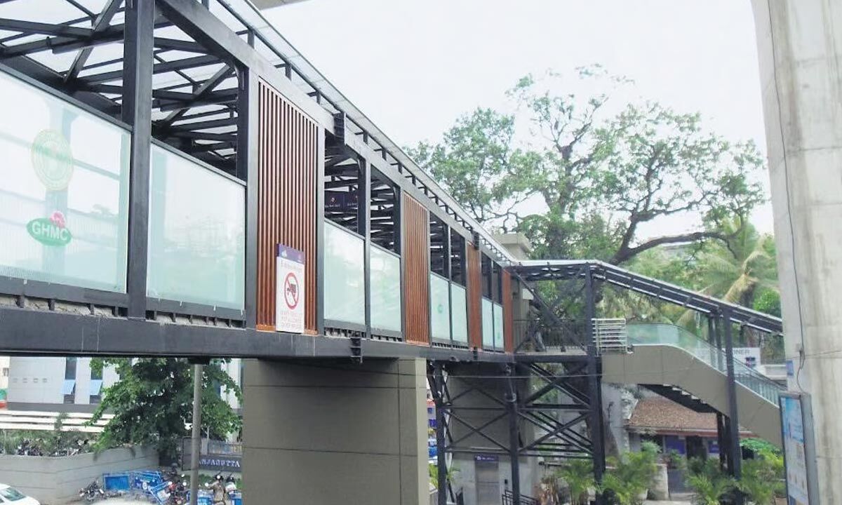 Daily passengers urged to construct a new FOB at Nampally