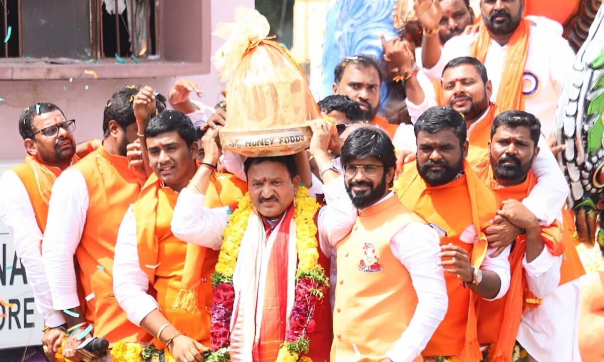 Balapur Laddu winner declares to present 'Prasadam' to PM Modi