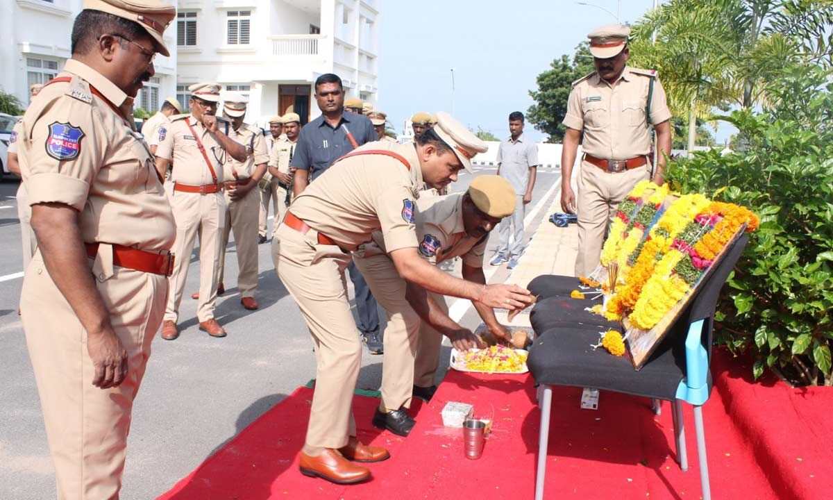 National Flag Hoisted by District SP on The Occation Of Telangana Praja ...