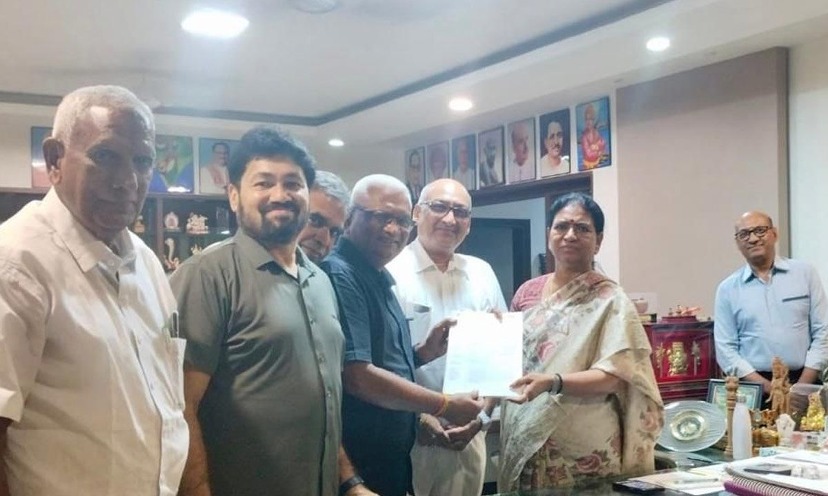 Pallavi Enclave residents reach out to Mahbubnagar, Chevella MPs