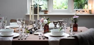 Setting the Table: Tips for Pairing Dining Tables with the Right Cookware