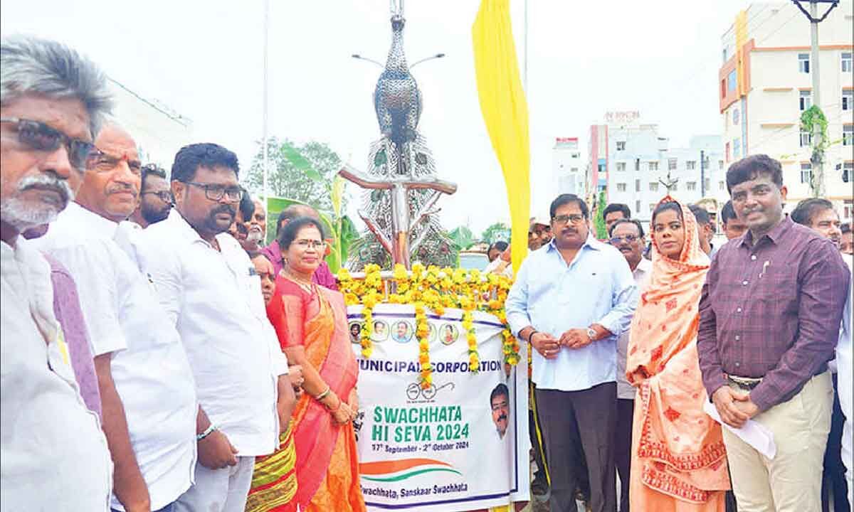 Peacock sculpture made from iron waste unveiled