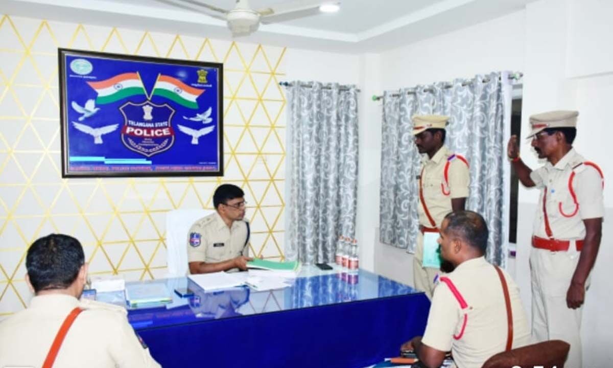 SP Conducts Annual Inspection at Gadwal Rural Police Station ...