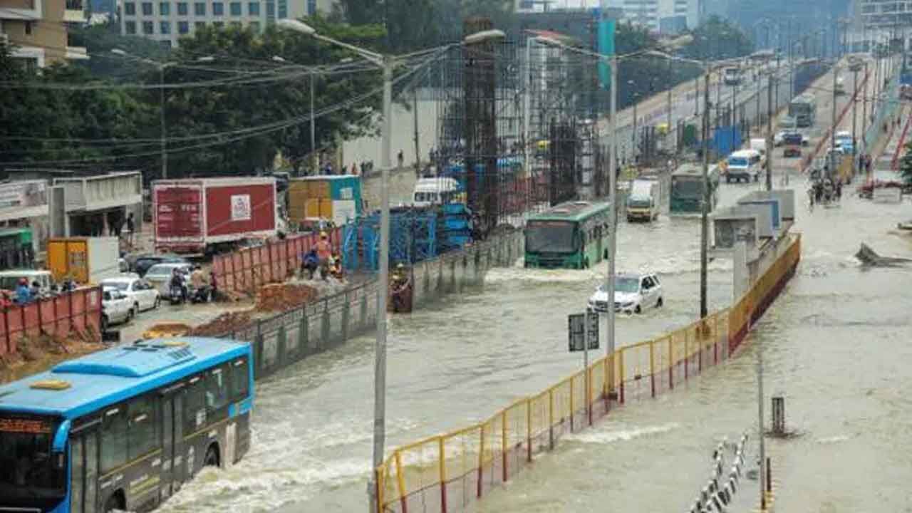 Heavy rain inundates several localities in Bengaluru