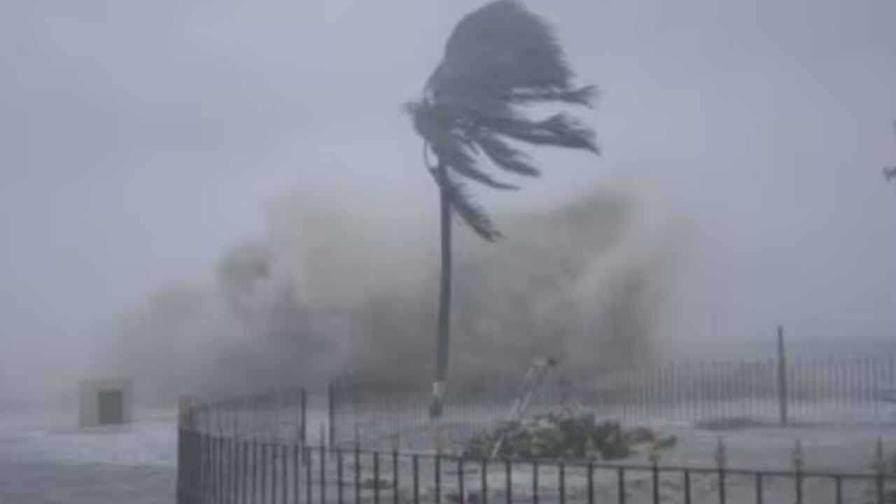 Red alert sounded for 4 districts as Cyclone Fengal to cross coast