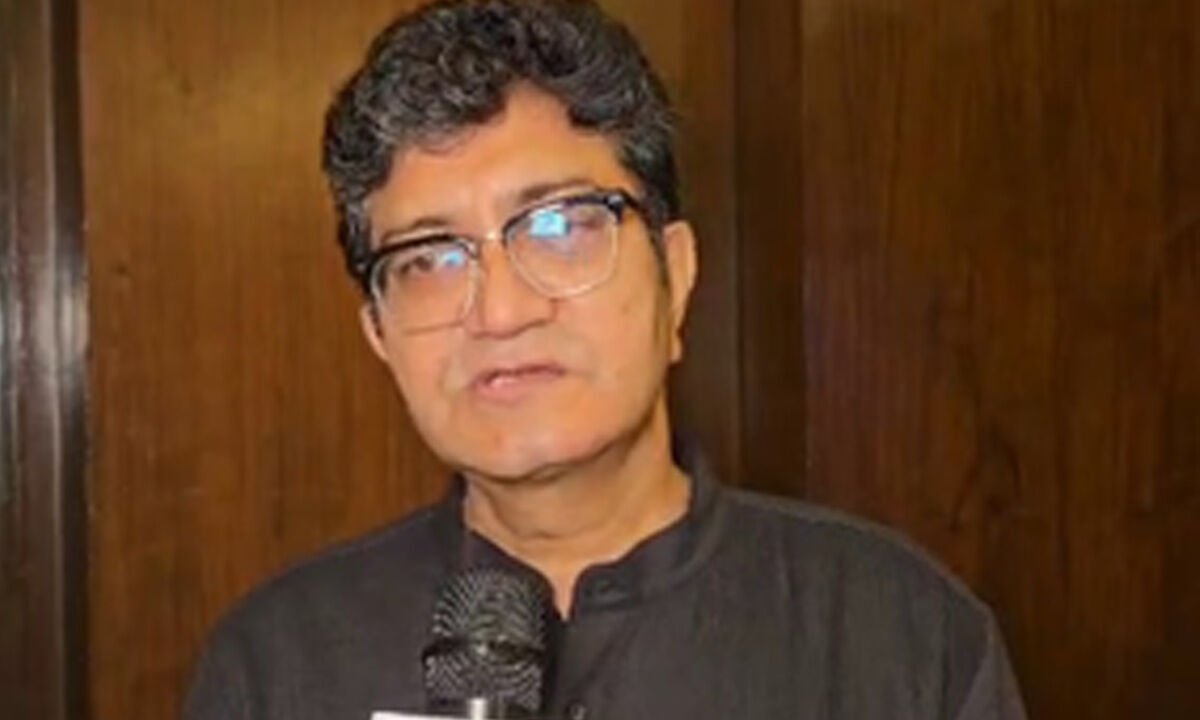 India's progress brings joy to world, not envy: Prasoon Joshi