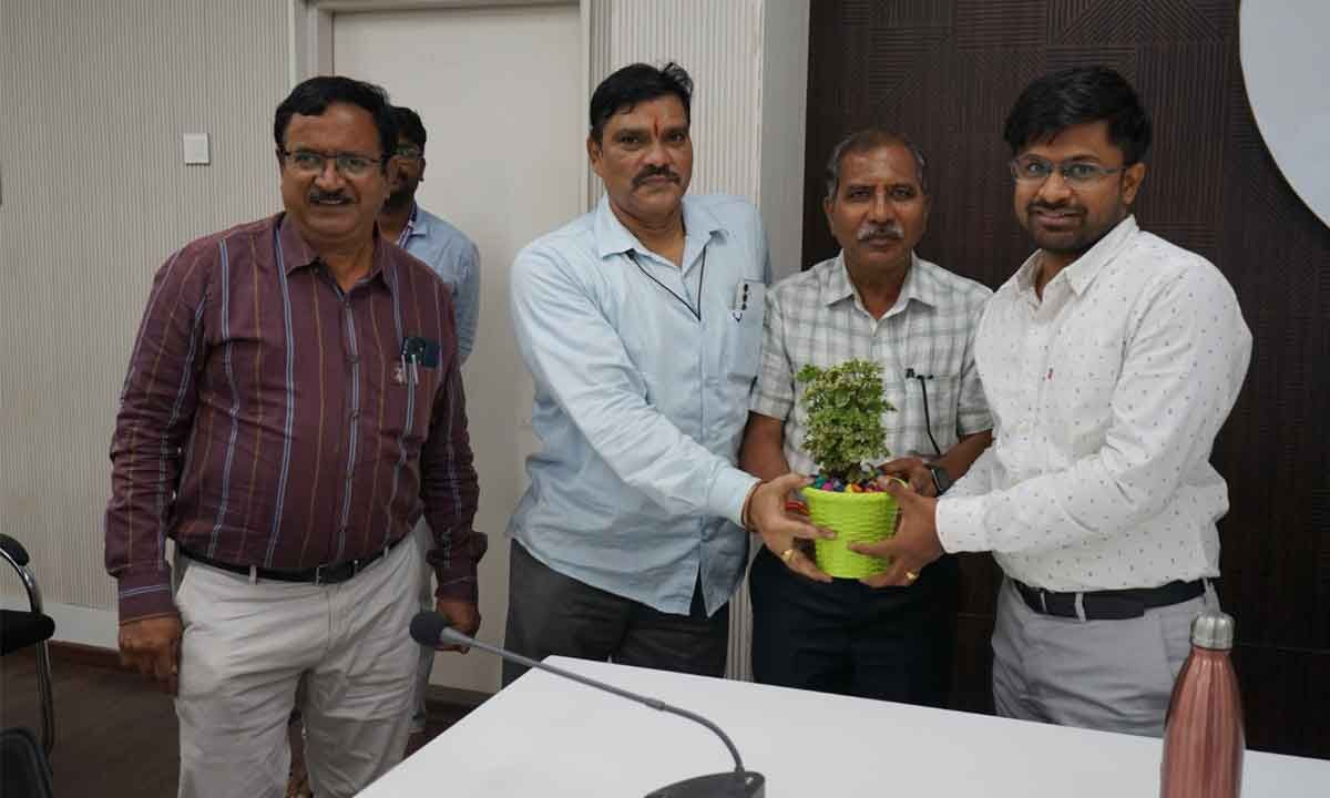 Kadapa Municipal Commissioner Inspects Key Areas to Improve Sanitation ...