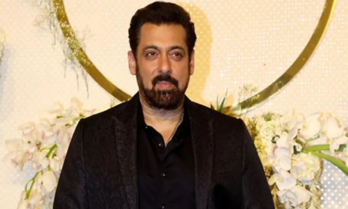 Salman Khan wishes 'Eid Mubarak' with a dapper pic