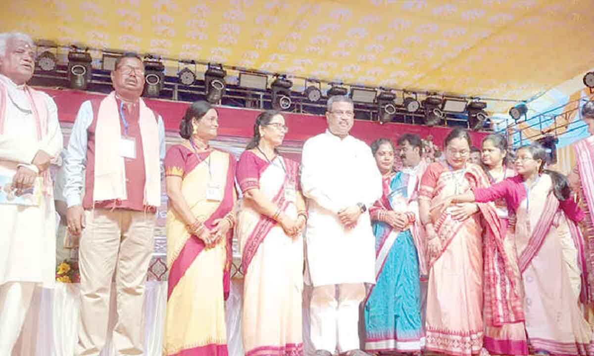 Foster nation-building among students says Pradhan