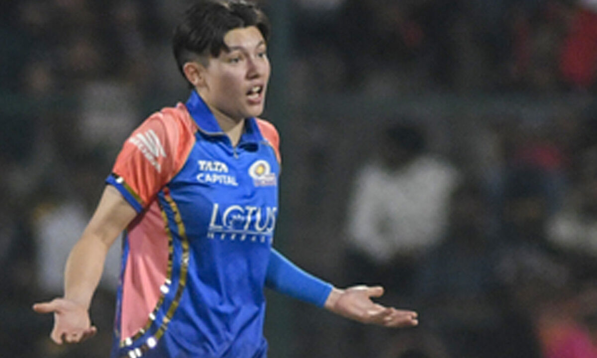 WPL 2025: Mumbai Indians release Issy Wong, Humairaa Kaazi, Fatima ...