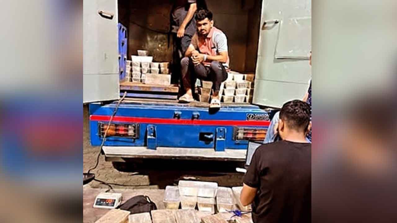 Maha election officials seize over Rs 500 crores cash, valuables in ...