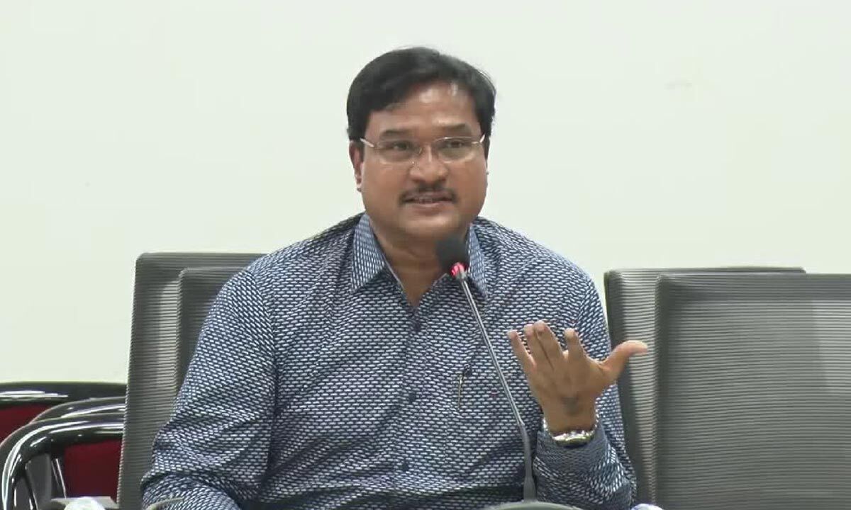 HYDRA Commissioner Ranganath Visits ORR, Inspects Multiple Lakes