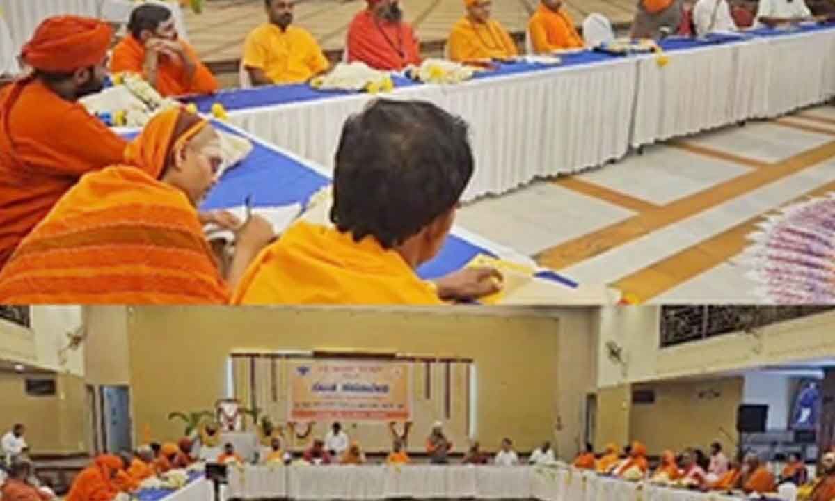 VHP's 'Sant Samavesh' discusses Waqf issue, religious conversions ...