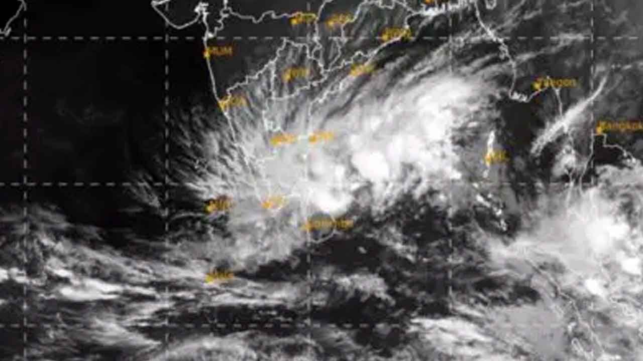 Cyclone Fengal Intensifies: Heavy rain alert issued for South Coastal ...