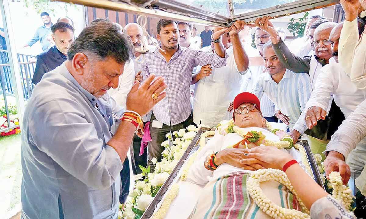 S M Krishna was a father figure to me: D K Shivakumar