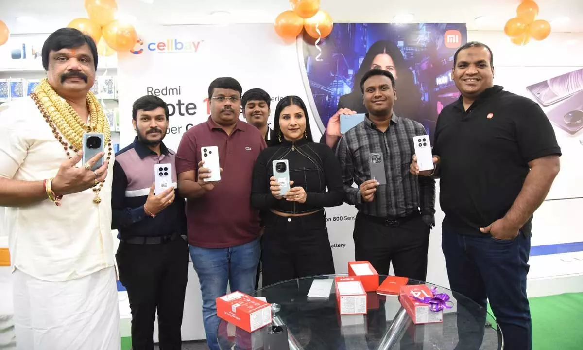 Tollywood Singer Mangli Unveils Redmi Note 14 Series at Cellbay ...
