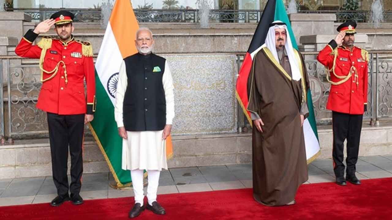 PM Modi accorded Guard of Honour at Kuwait's Bayan Palace