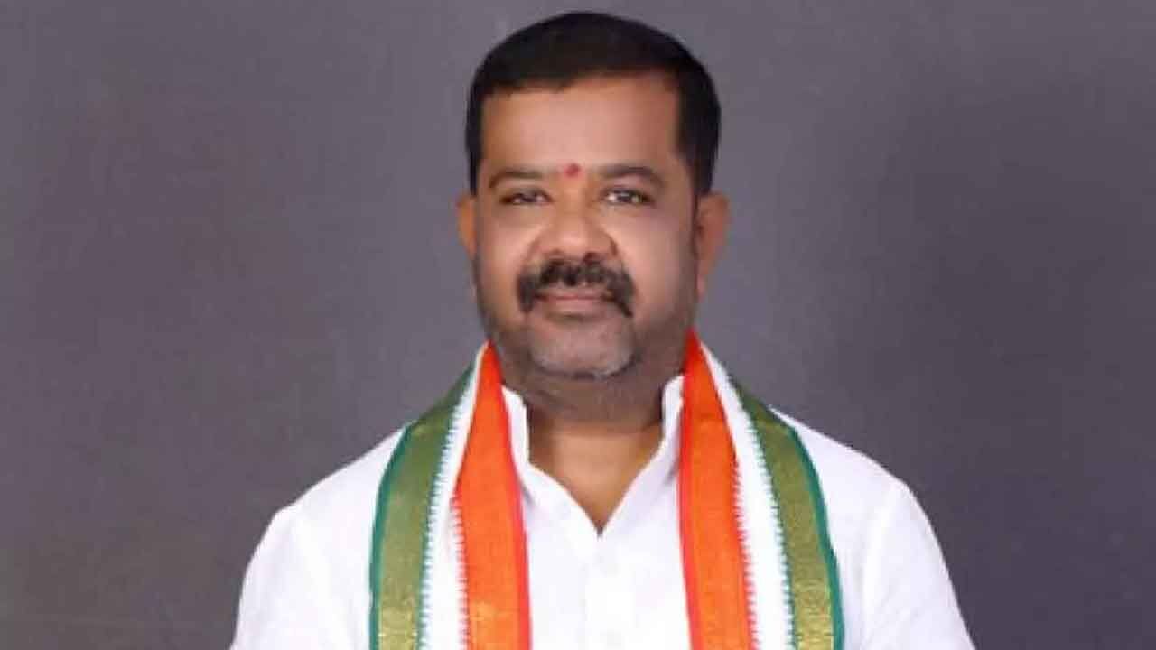 Nayini Rajender Reddy Addresses Press Conference at Hanumakonda ...