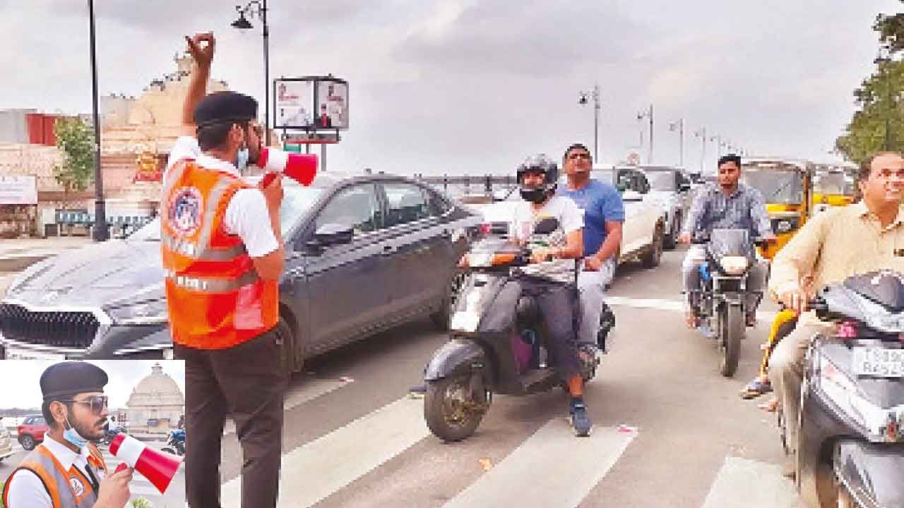 Hyderabad: Techie turns traffic volunteer, promotes road safety