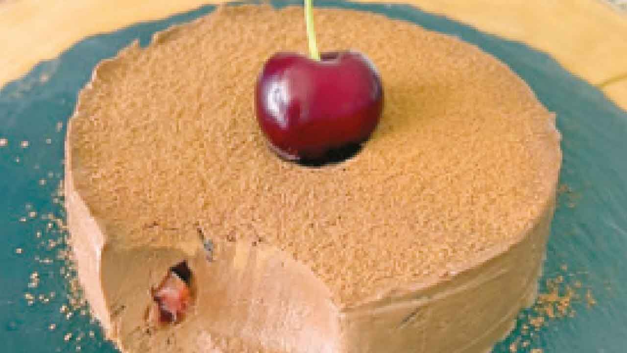 Healthy No-Bake Chocolate and Cherry Cheesecake