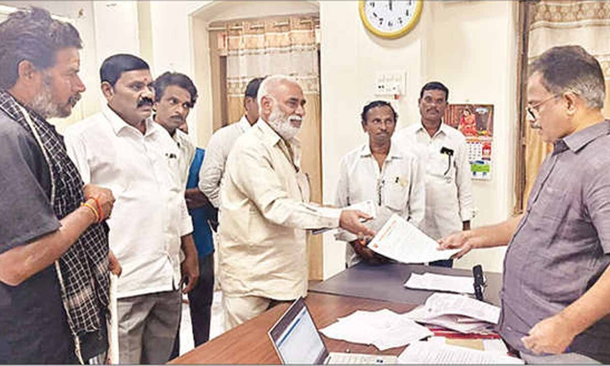 Demand to conduct probe into irregularities in MNREGS