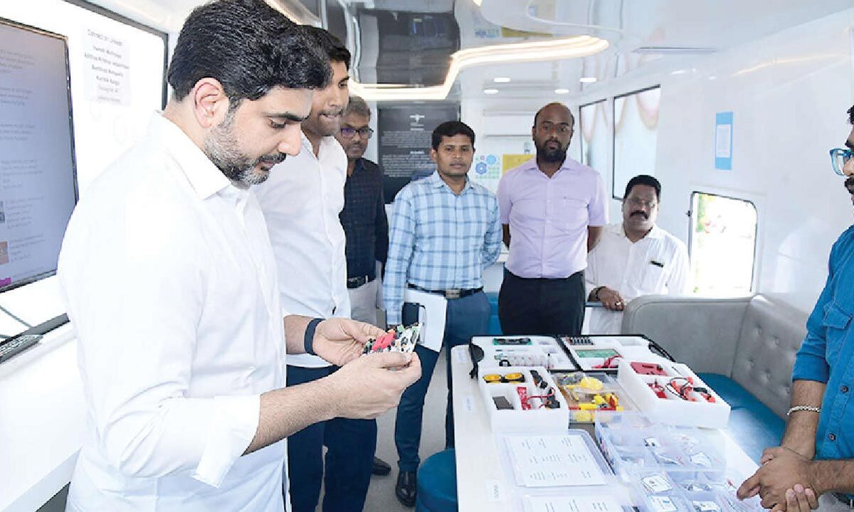 AP-Maker-Lab-On-Wheels to familiarise students with new tech