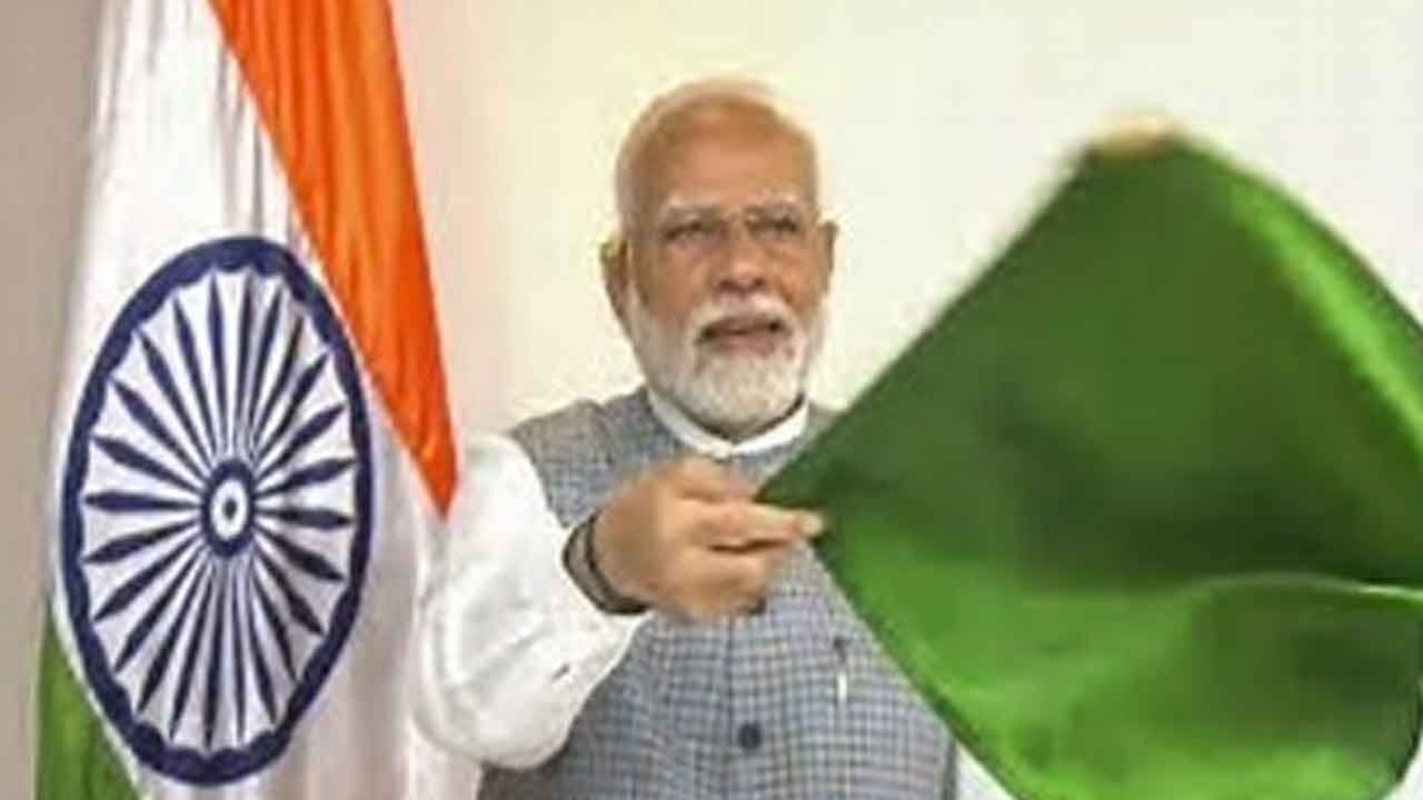 PM Modi flags off Pravasi Bharatiya Express, a special tourist train ...
