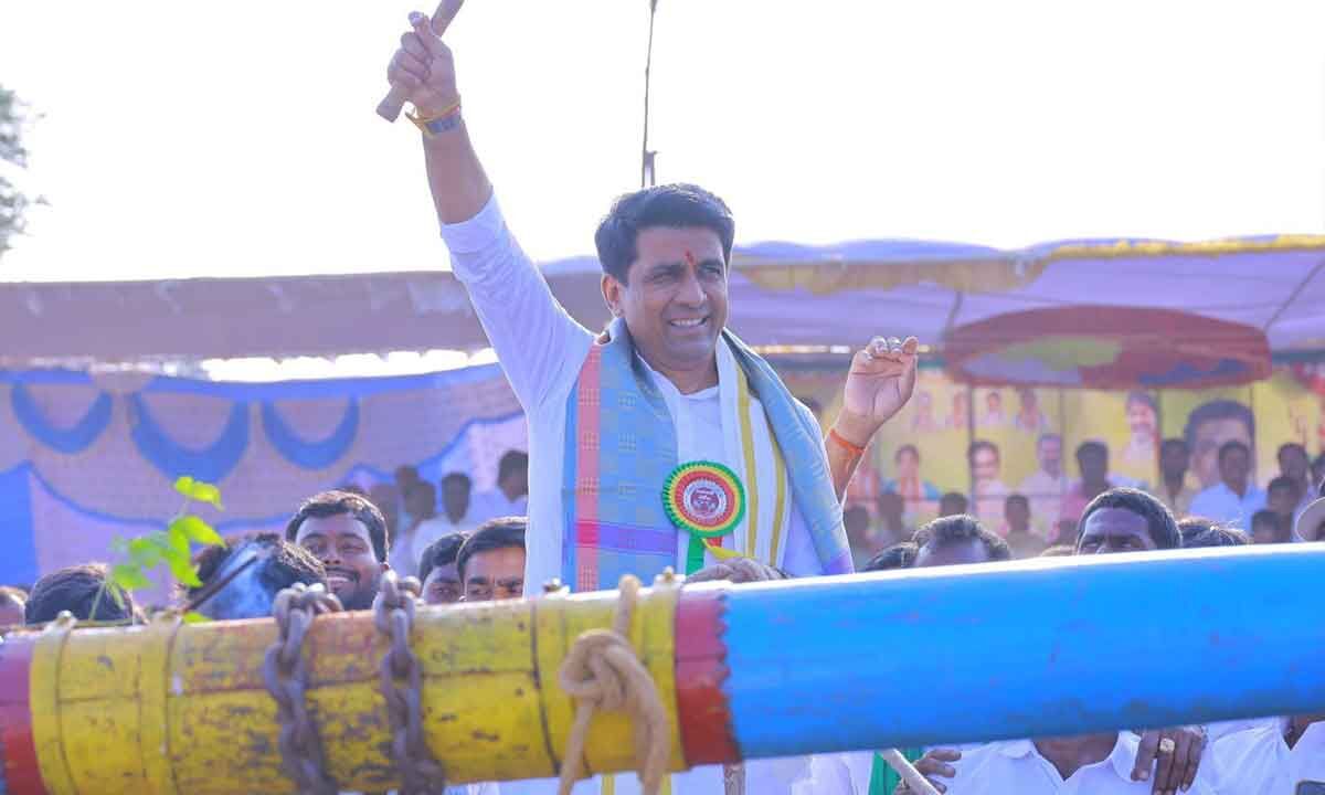 MLA Kuchukulla Rajesh Reddy Participates in the Grand Bandalaguda ...
