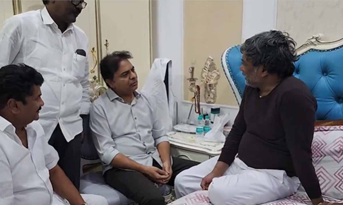 KTR Visits Former Minister Padma Rao's Residence