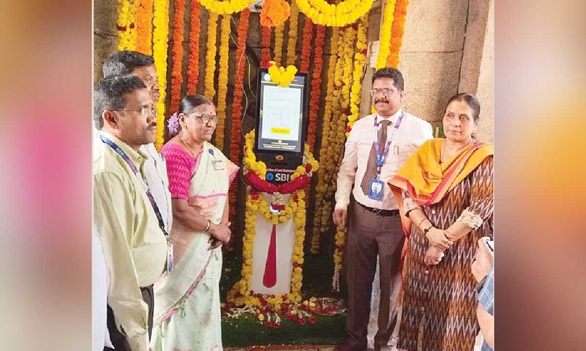 SBI sets up digital QR machine at temple
