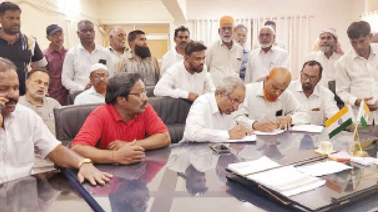 Demand for retention of Asadullah as Waqf Board CEO grows louder