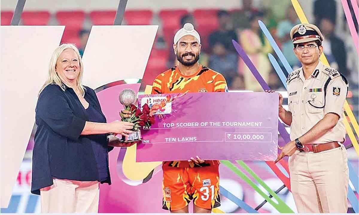 From selling water bottles at Attari border to becoming HIL top scorer ...