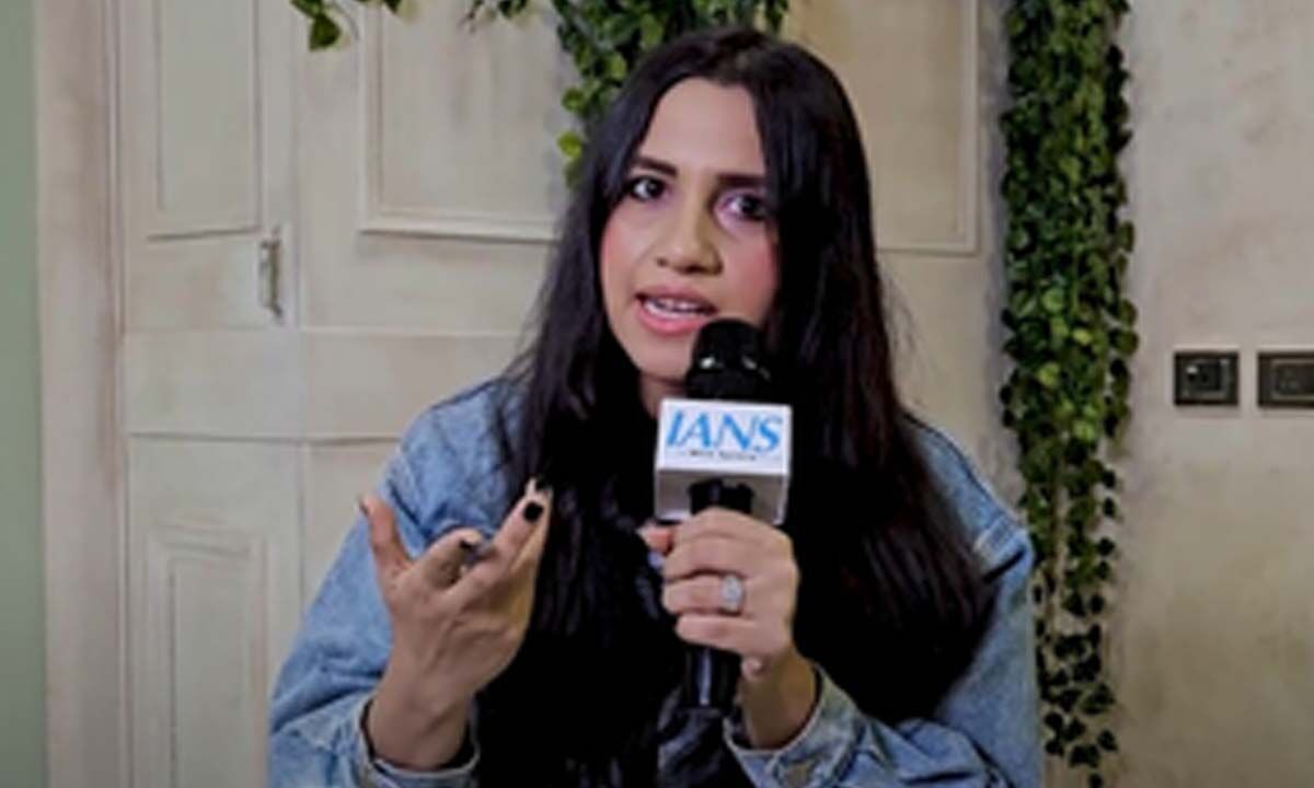 Singer Nikhita Gandhi reveals which Bollywood actress suits her voice best