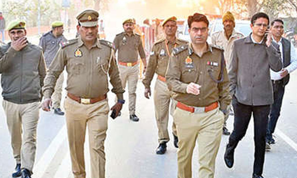 Senior police officials review arrangements