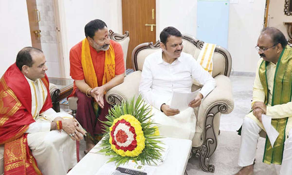 TTD EO meets Maharashtra CM