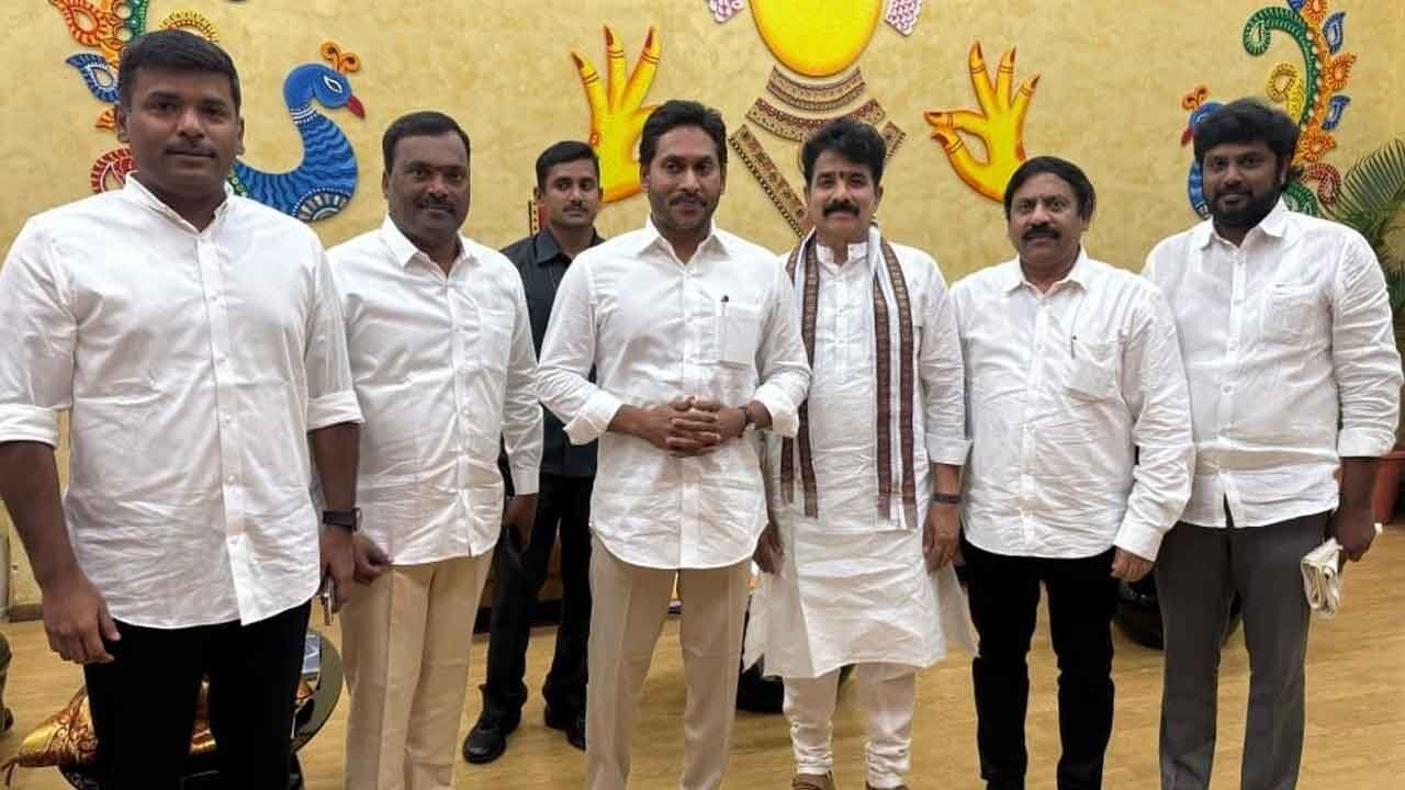 YSRCP leaders meet party chief YS Jagan